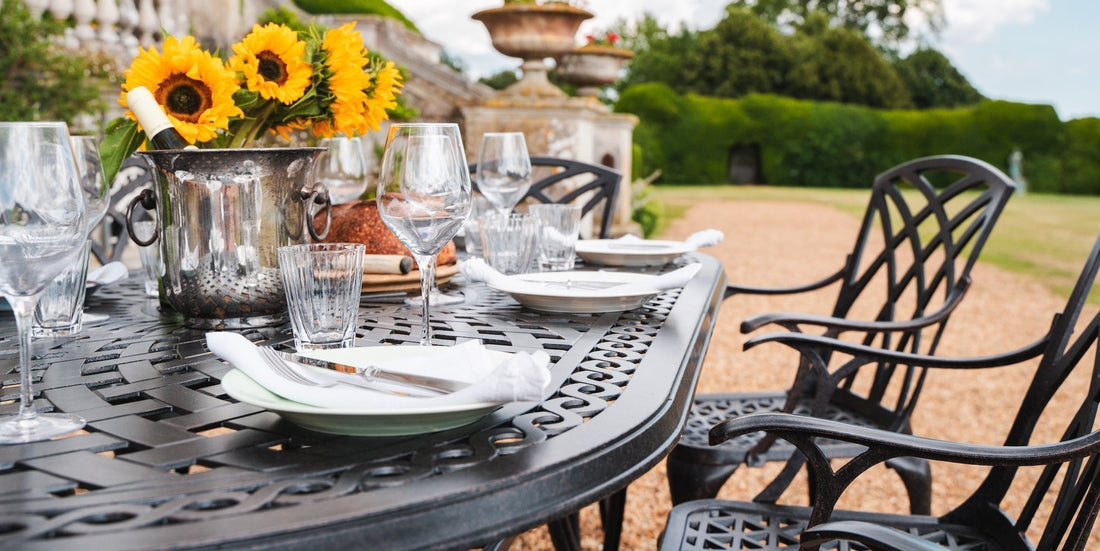 Outdoor hosting trends: Start 2026 in style! – Lazy Susan